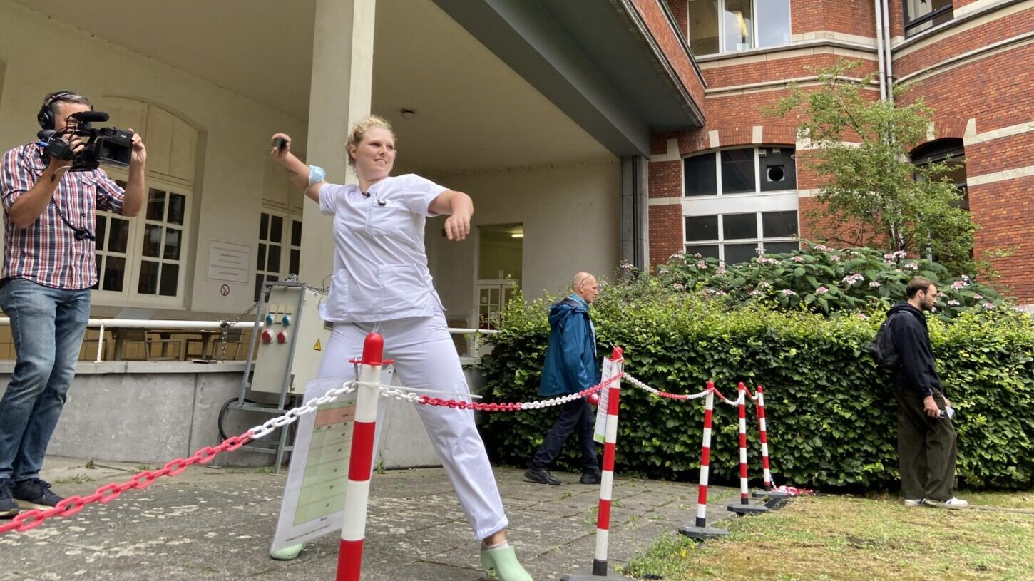 Zorgmedewerkers starten vakantie met kampioenschap telefoonwerpen