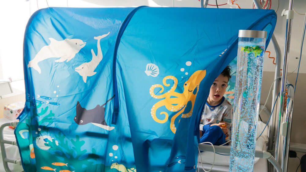 RZ Heilig Hart Leuven stelt snoezelkar voor - Infuus